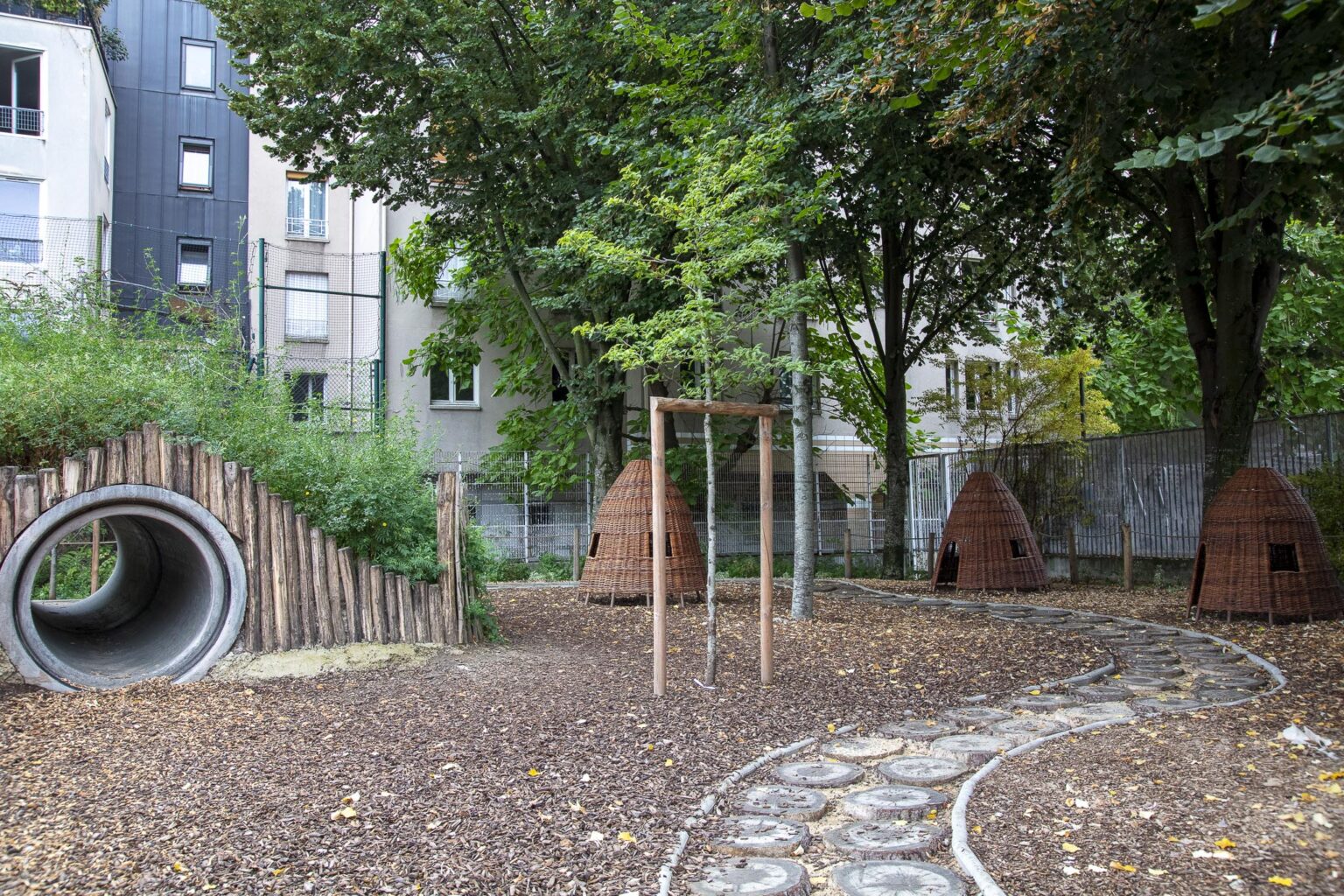 Cours oasis, naturelles, végétalisées... Des cours d'école en ...